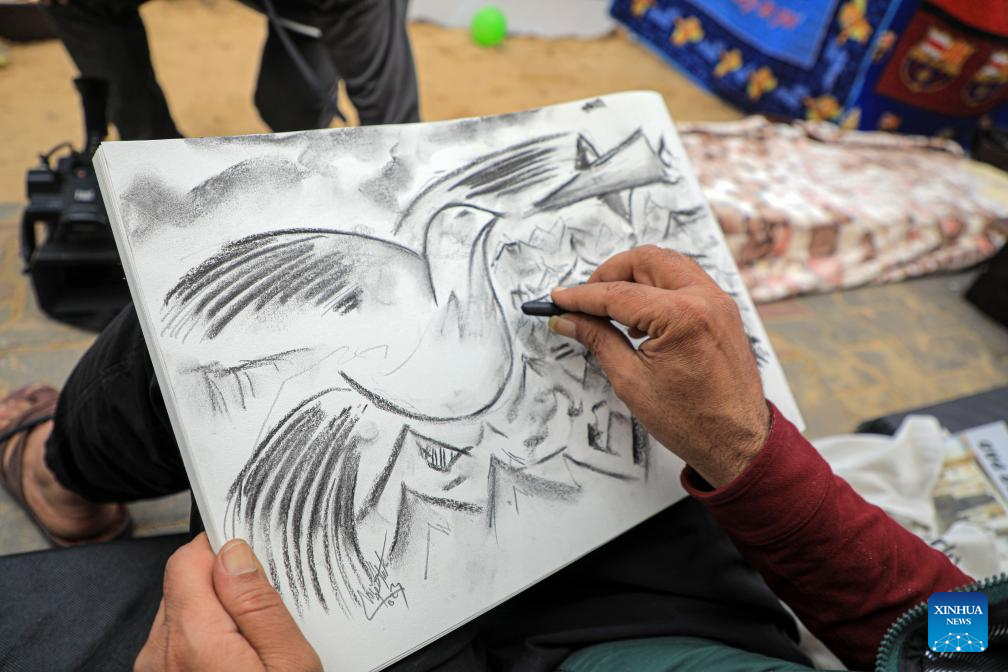 Palestinian painter draws picture in southern Gaza Strip city of Rafah ...