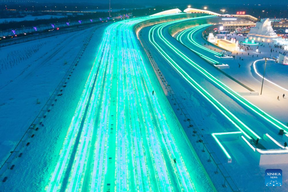 521-meter ice slide major eye-catcher at Harbin Ice-Snow World-Xinhua