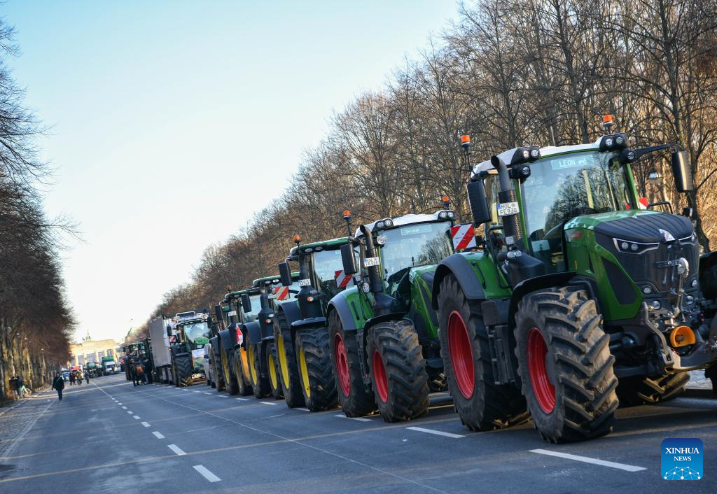 German farmers protest against subsidy cuts-Xinhua