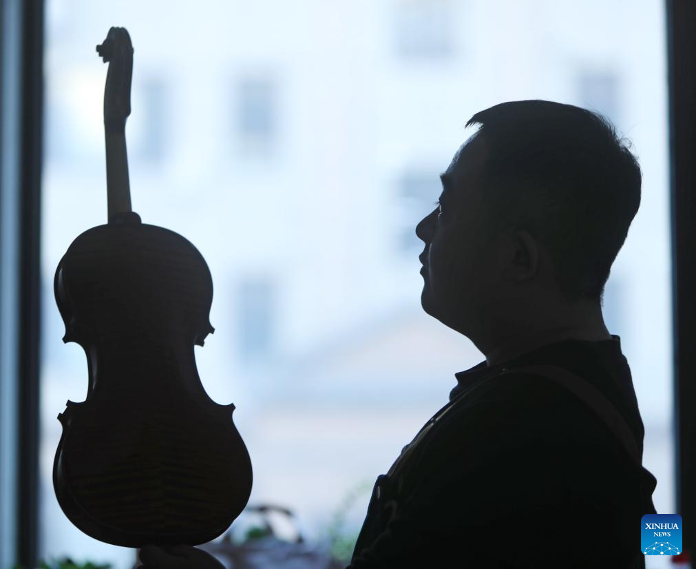 Pic story of luthier in Yingkou City, China's Liaoning-Xinhua
