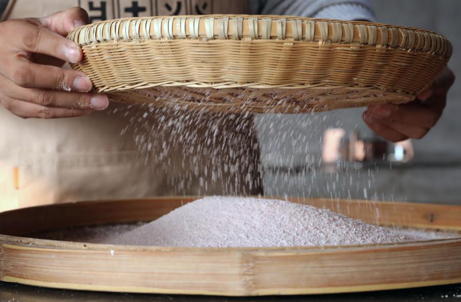 MasterOfCrafts | Zhuang Rice Cake craft inheritor in east China's ...