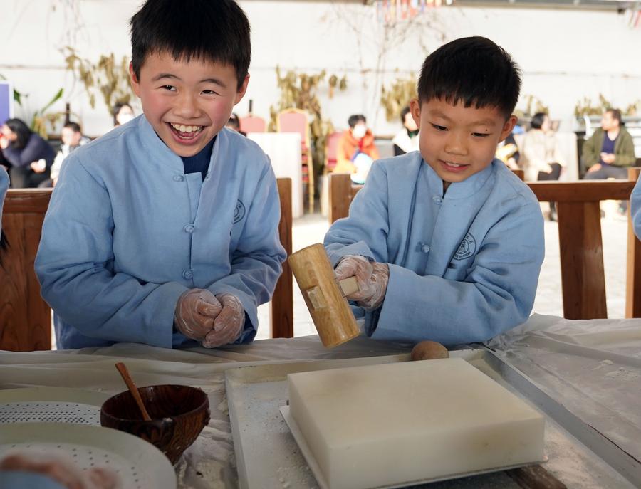 MasterOfCrafts | Zhuang Rice Cake craft inheritor in east China's ...