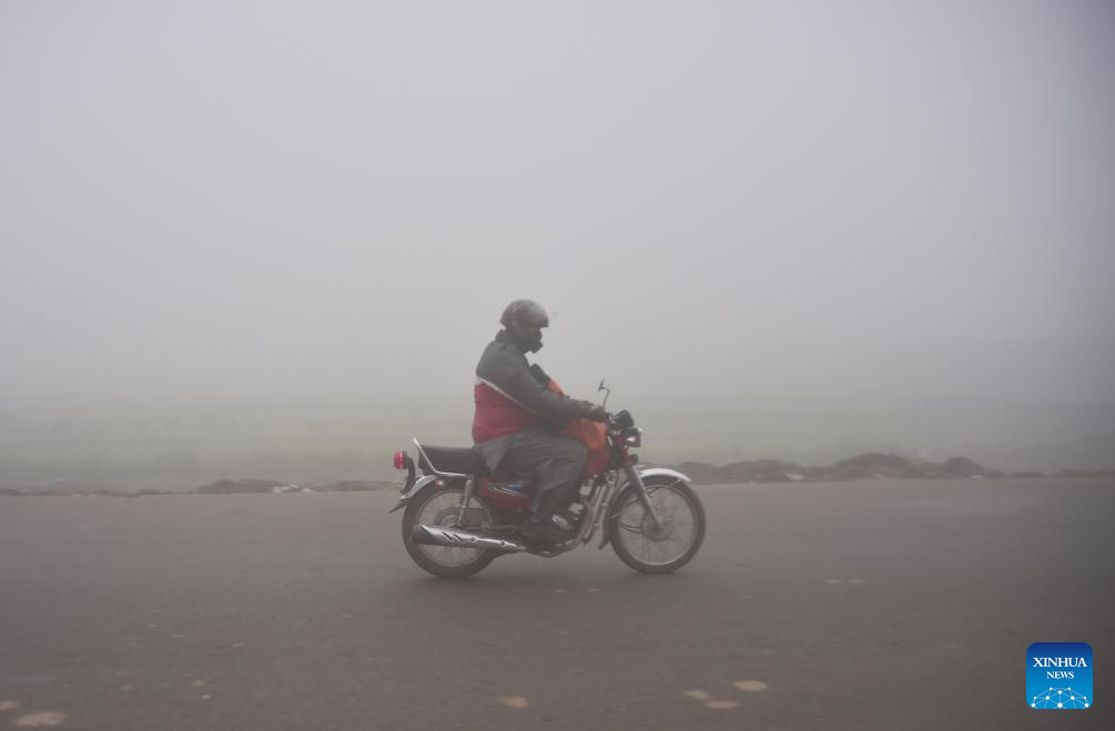 Heavy fog shrouds Pakistan's Peshawar-Xinhua
