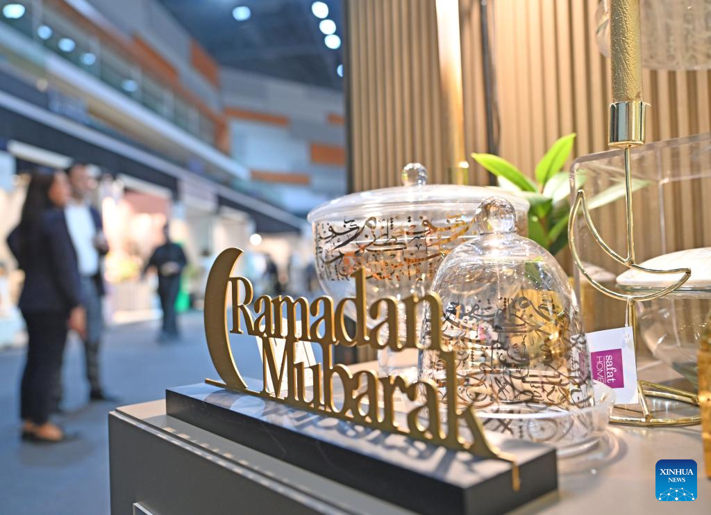 People visit Ramadan exhibition in Kuwait-Xinhua