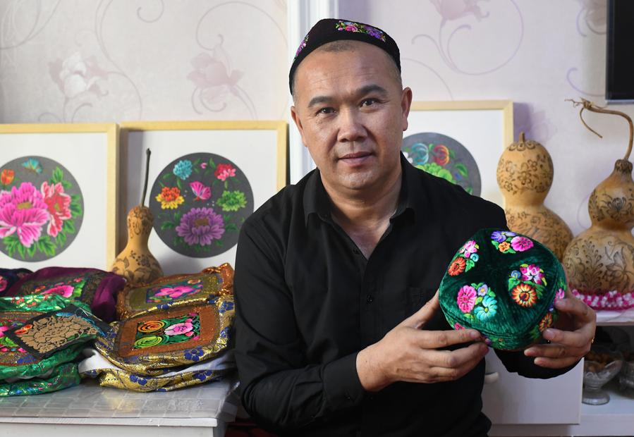 Wondrous Xinjiang: Male Uygur embroiderer makes fortune from cultural ...