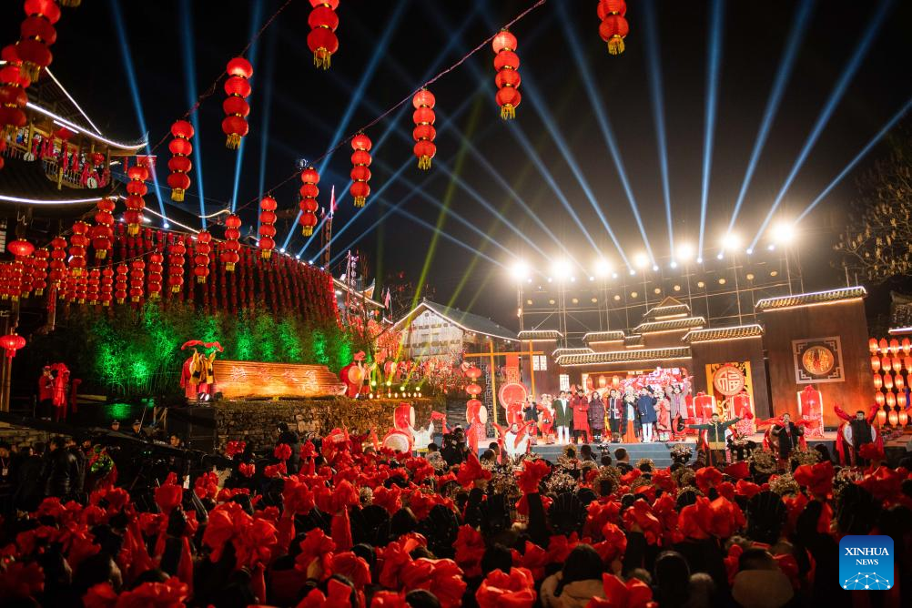 Feature: Cadres at your service: Chinese way to inspirit villagers out ...