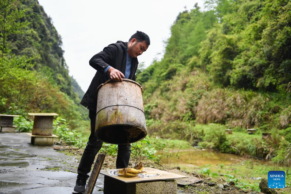 Feature: Cadres at your service: Chinese way to inspirit villagers out ...