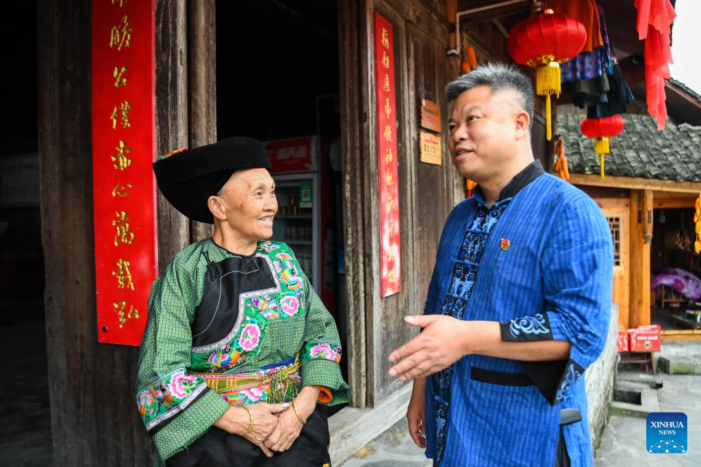 Feature: Cadres at your service: Chinese way to inspirit villagers out ...