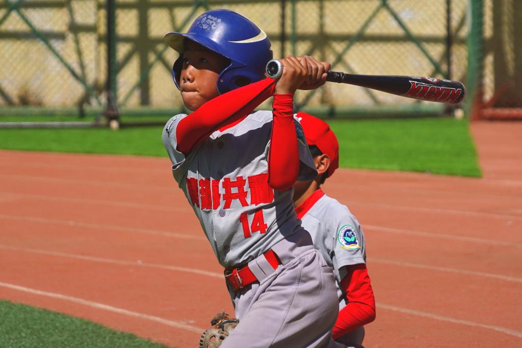 Feature: Tibetan students chase baseball dream-Xinhua