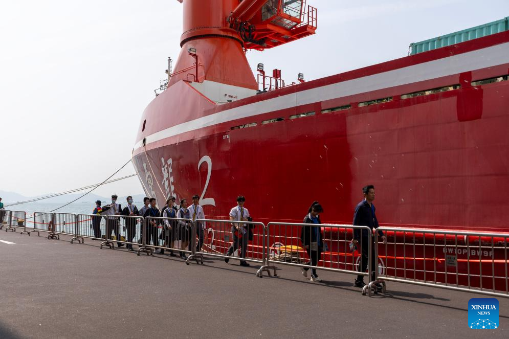People visit icebreaker Xuelong 2 in Hong Kong-Xinhua
