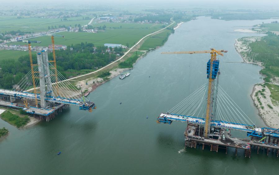 EconomyInFocus | Main tower of Zhongxiang Hanjiang grand bridge is ...