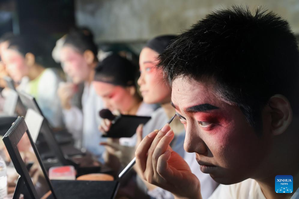 Young artists infuse new life into Qiong Opera in Hainan-Xinhua