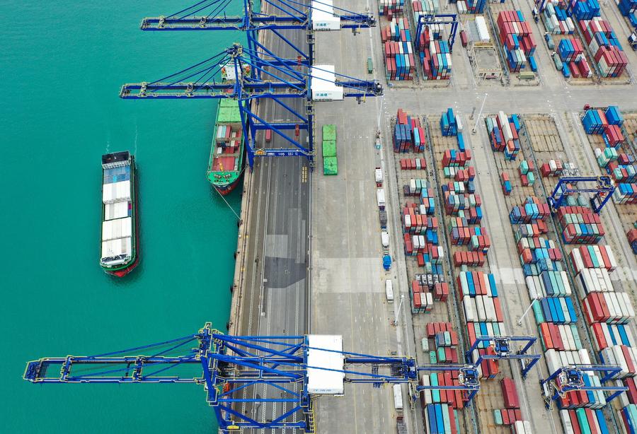 Cargo, container throughputs at China's ports grow steadily in Q1-Xinhua