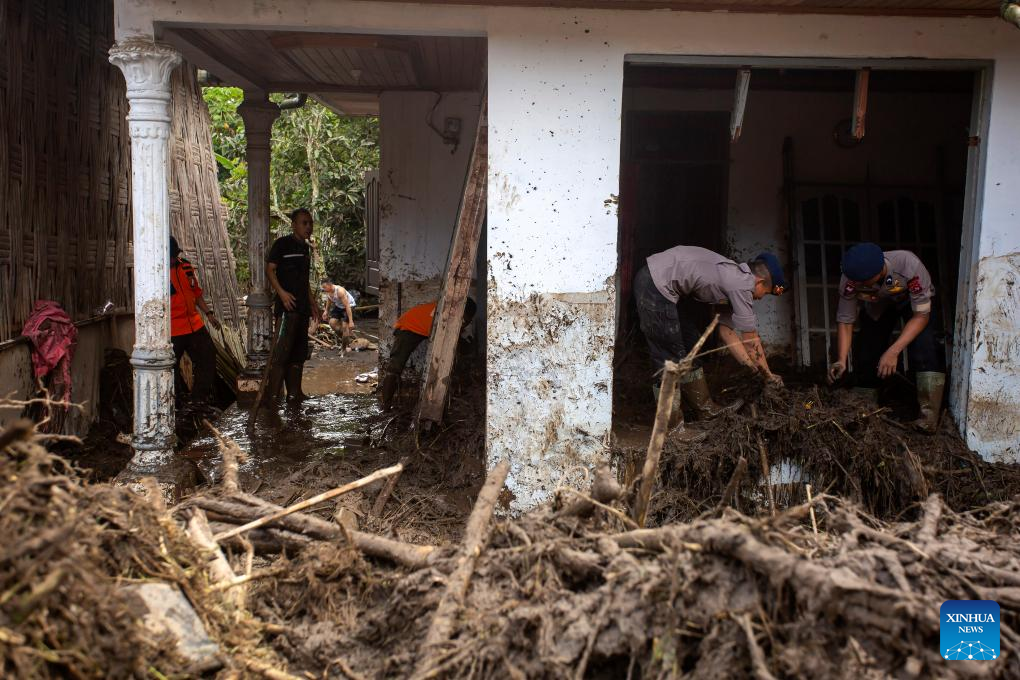 Death toll of Indonesia's lava floods rises to 37 with 17 missing-Xinhua