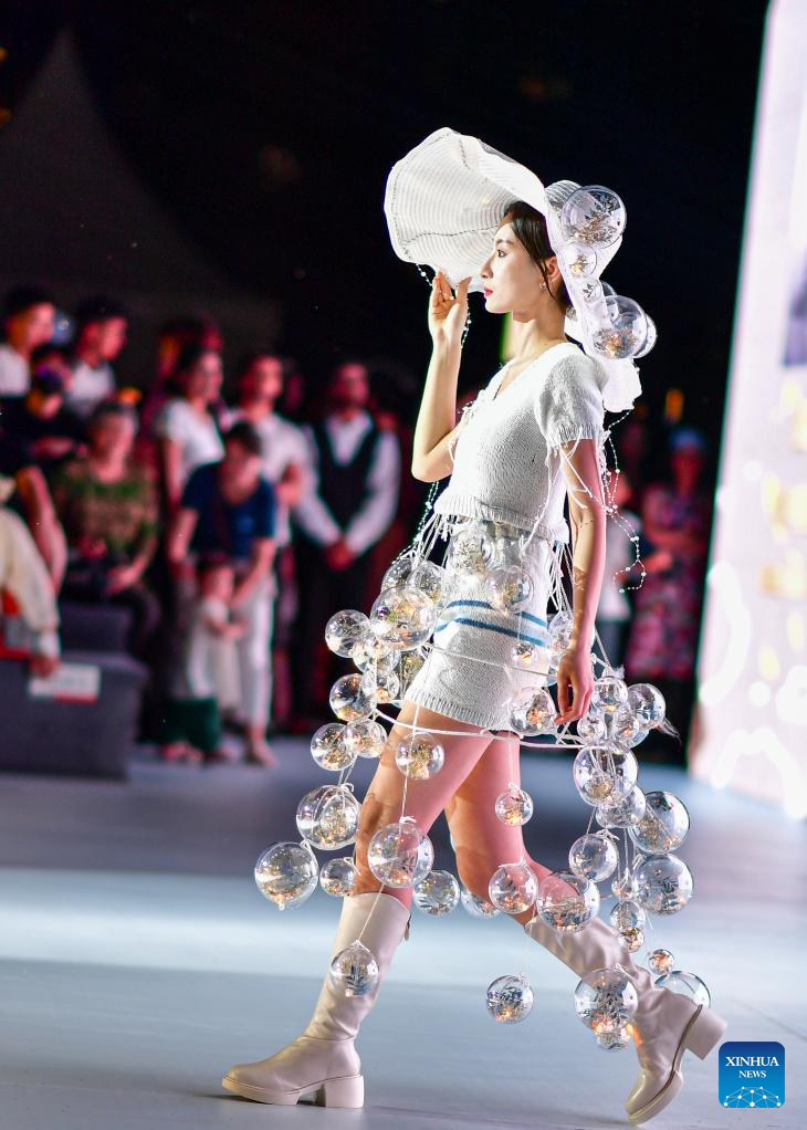 Models present creations in Chengdu, China's Sichuan-Xinhua