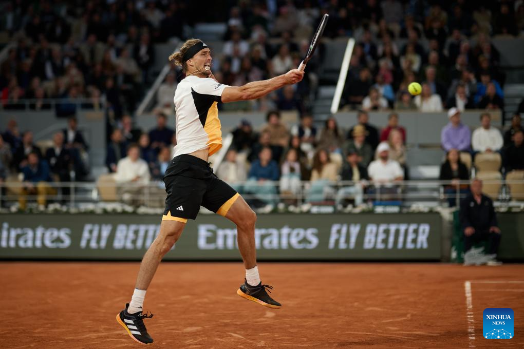 Men's singles quarterfinal of French Open: Alexander Zverev vs. Alex de ...