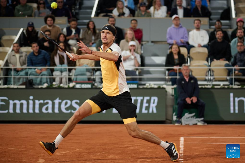 Men's singles quarterfinal of French Open: Alexander Zverev vs. Alex de ...