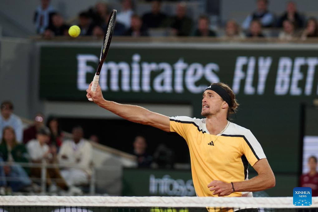 Men's singles quarterfinal of French Open: Alexander Zverev vs. Alex de ...