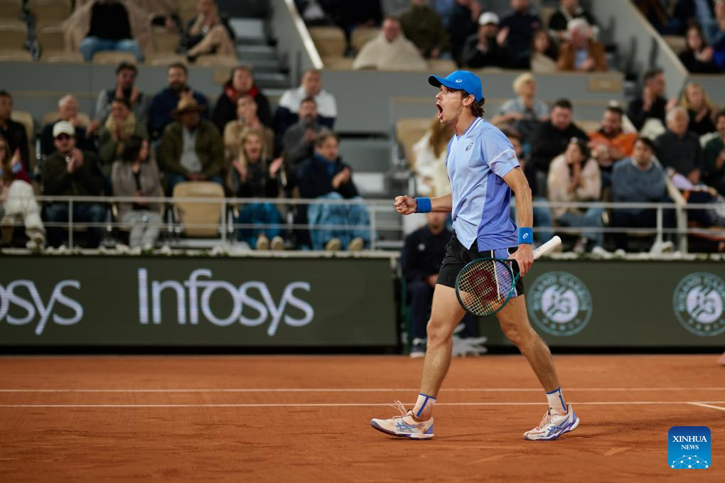 Men's singles quarterfinal of French Open: Alexander Zverev vs. Alex de ...