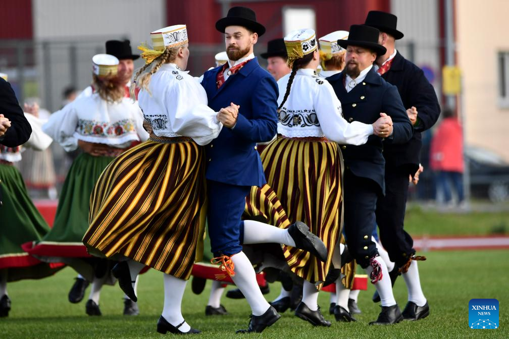 Folk dancers take part in dance celebration in Johvi, Estonia-Xinhua