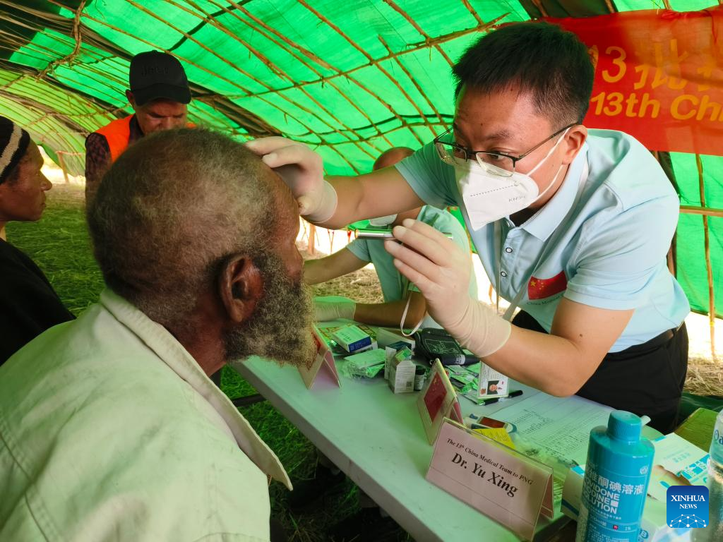Chinese medical team provides medical services for locals in Papua New ...