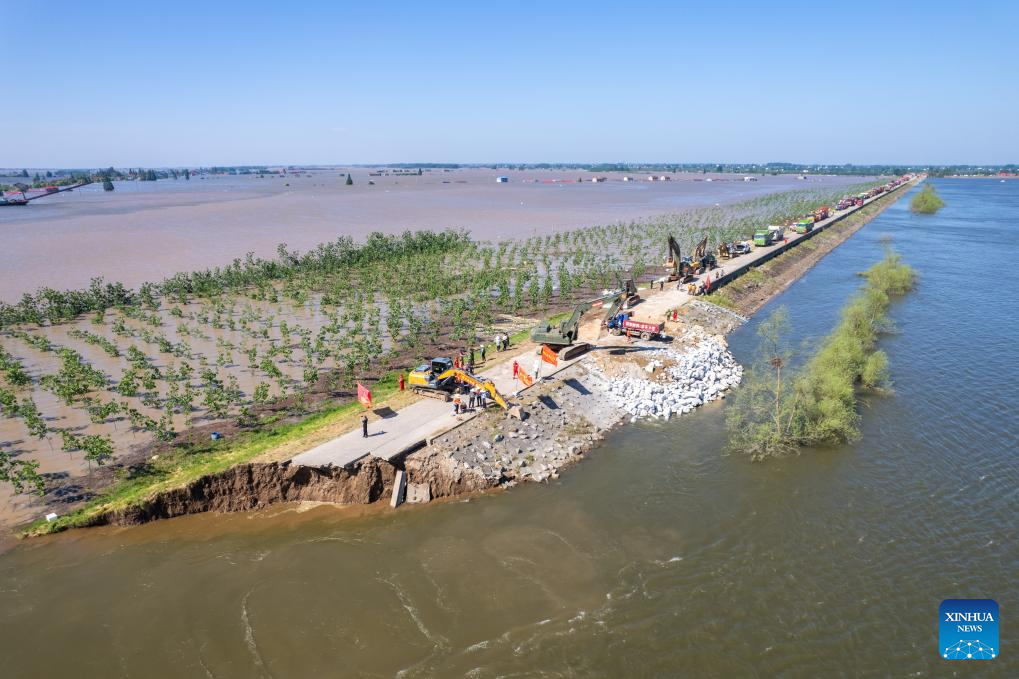 Team deployed to aid rescue after dike breach in China's second-largest ...