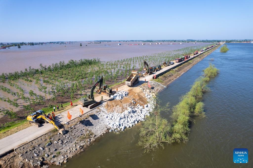 Team deployed to aid rescue after dike breach in China's second-largest ...