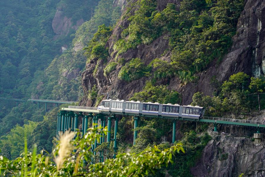 "Cliff shuttle trains" to provide unparalleled travel experience in ...