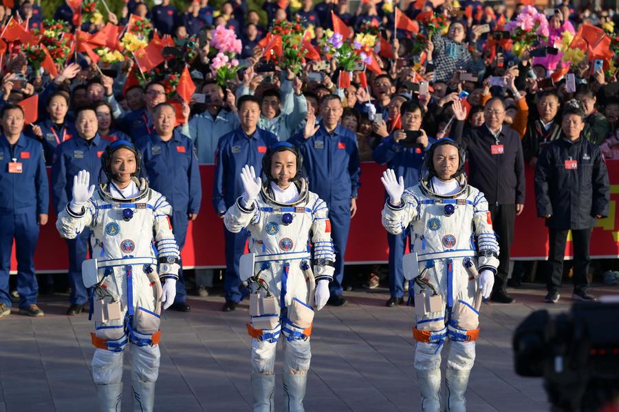 China honors Shenzhou-17 mission astronauts with medals-Xinhua