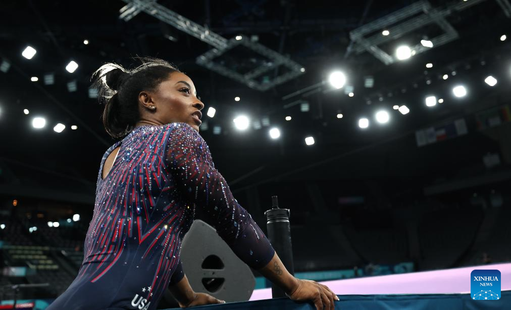Members of team United States participate in artistic gymnastics ...