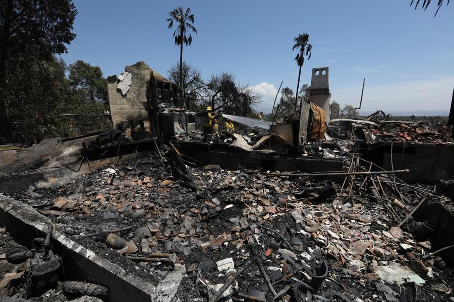 Fast-moving brush fire burns homes in U.S. Southern California-Xinhua