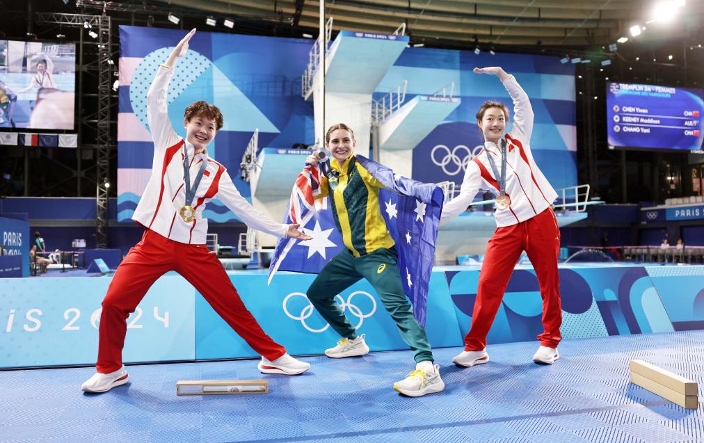 Olympics Feature Enjoying Olympics With Friends Xinhua