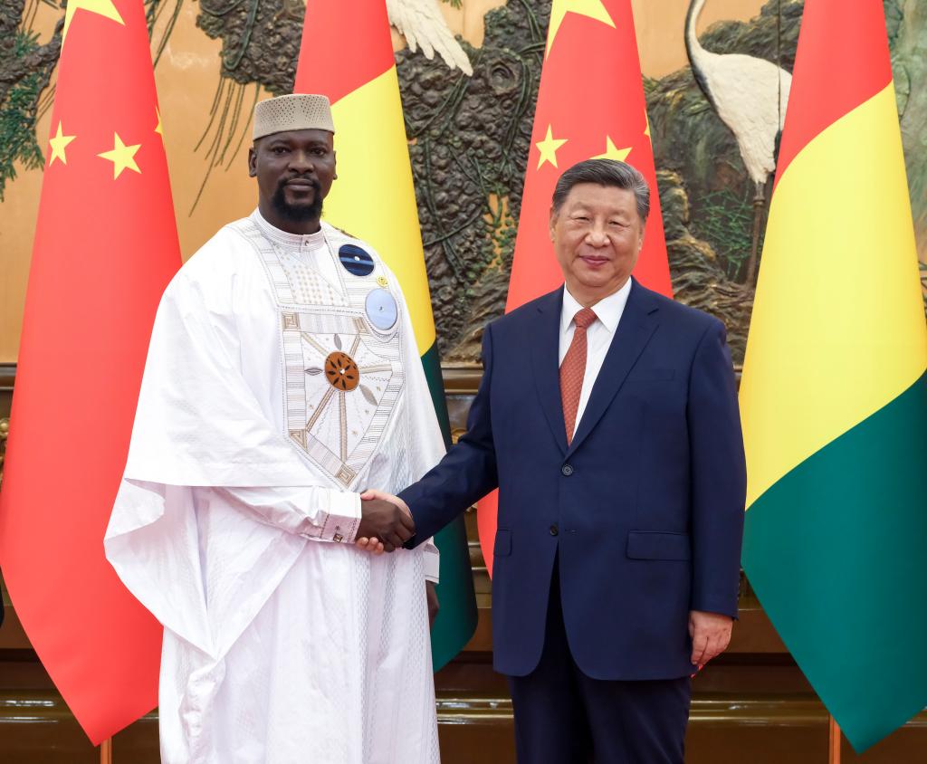 Xi meets Guinean president-Xinhua