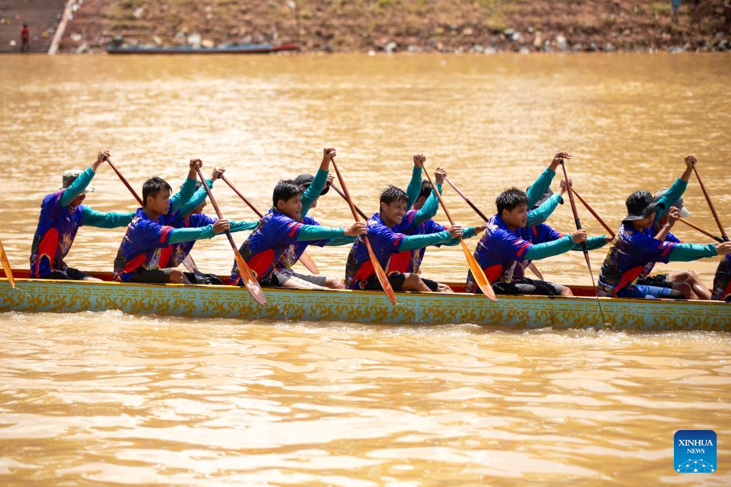 In pics: dragon boat racing festival in Luang Prabang, Laos-Xinhua