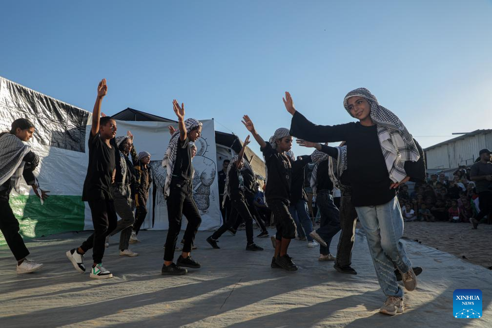 Palestinians perform traditional dance in refugee camp-Xinhua