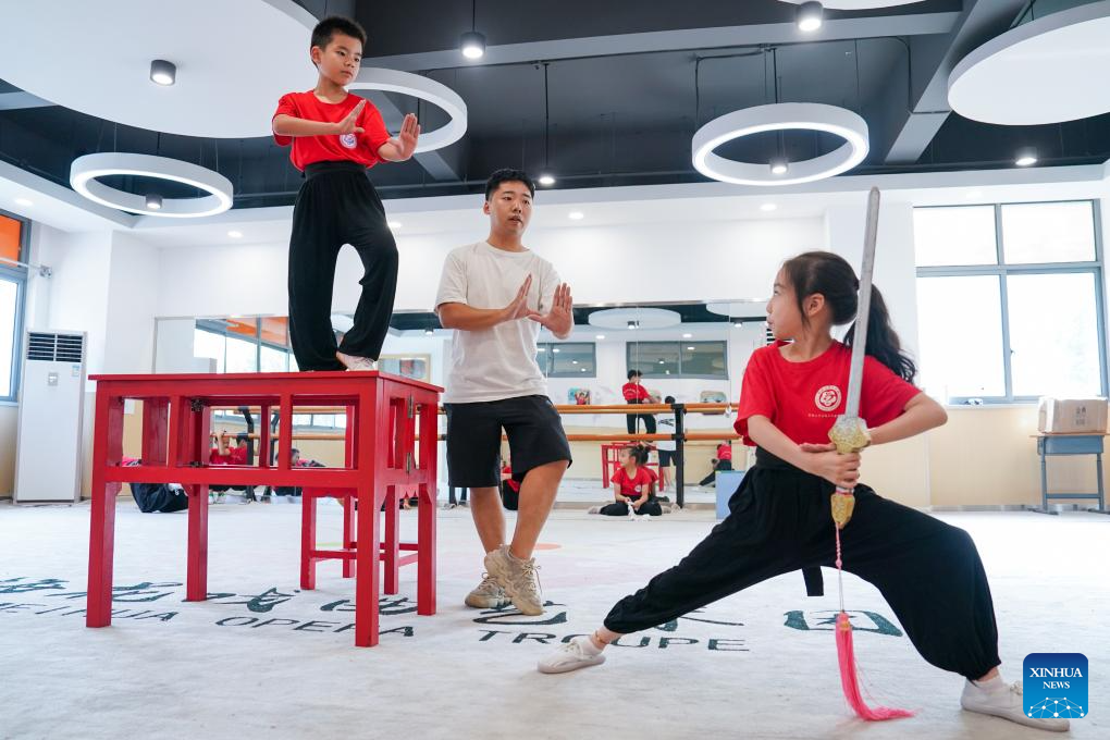 Pic story: full-time teacher of Kunqu Opera class in Jiangsu, E China ...