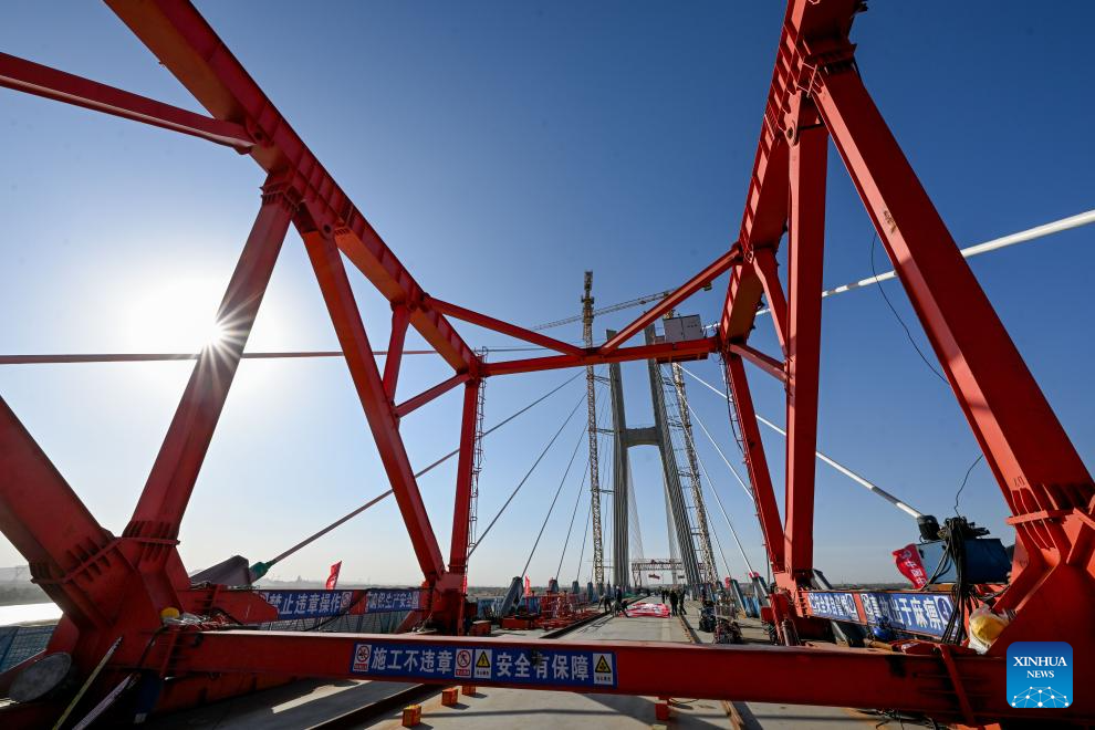 Wuhai Yellow River grand bridge in N China joined together-Xinhua