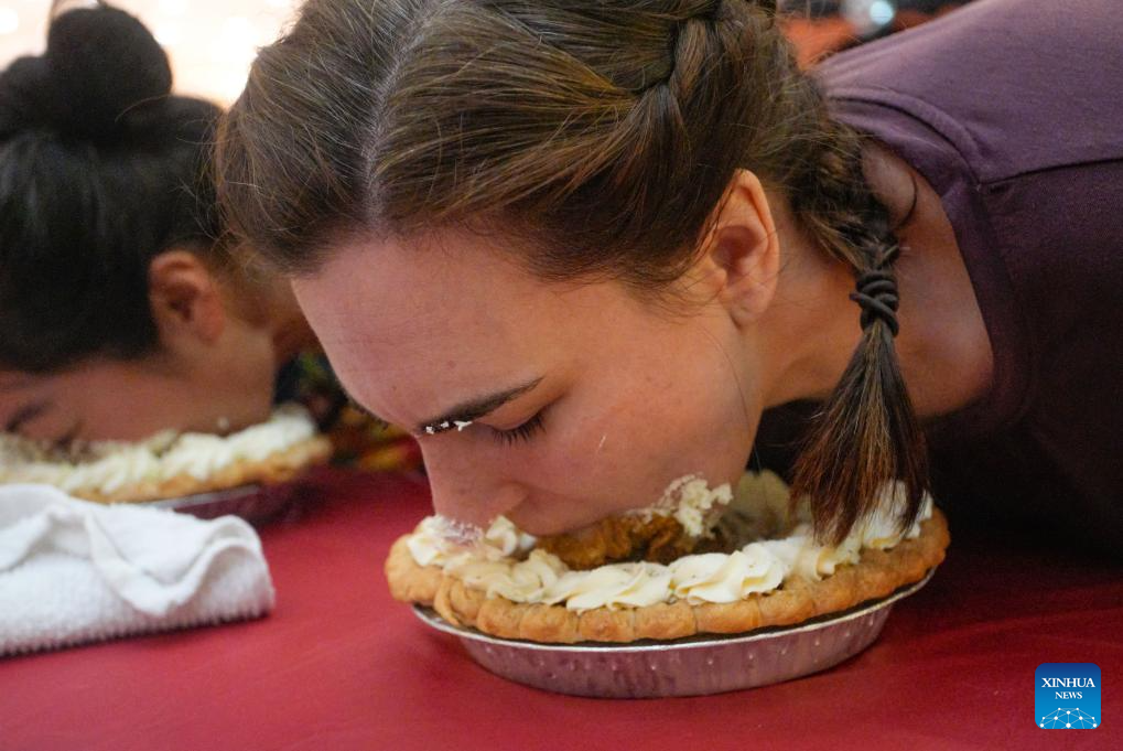 Pumpkin pie eating contest held in Burnaby, Canada-Xinhua