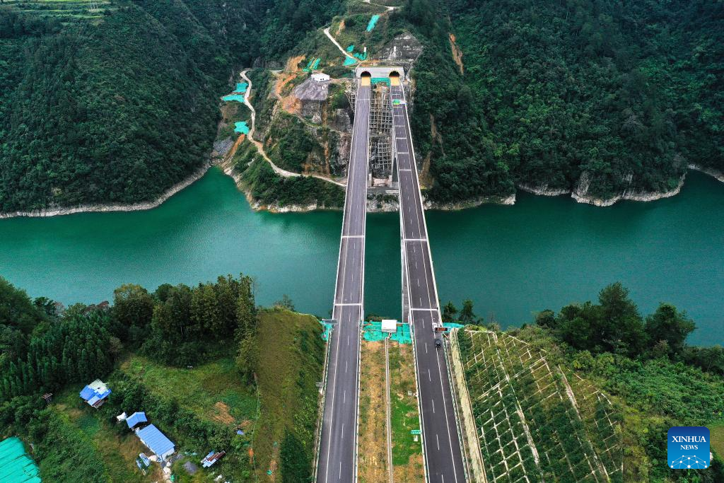Expressway in SW China's Guizhou to begin trial operations-Xinhua