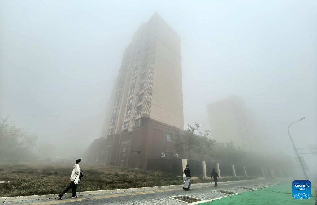 Fog hits Beijing-Xinhua