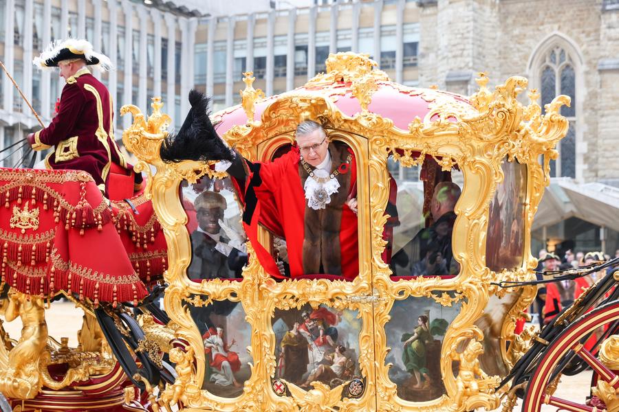 Thousands cheer at London's Lord Mayor's Show -Xinhua