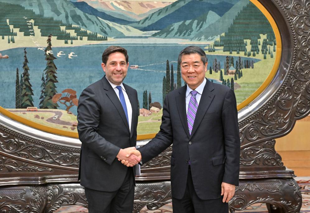 China welcomes foreign-invested firms deepening mutually-beneficial cooperation: vice premier-Xinhua