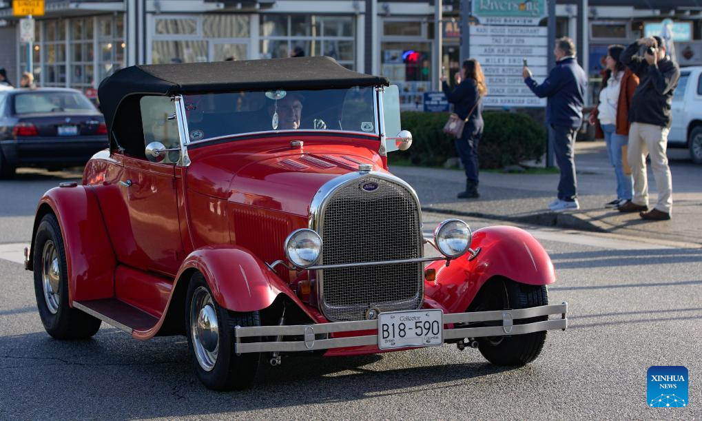 Annual Christmas Classic Car Cruise event held in Richmond, Canada-Xinhua