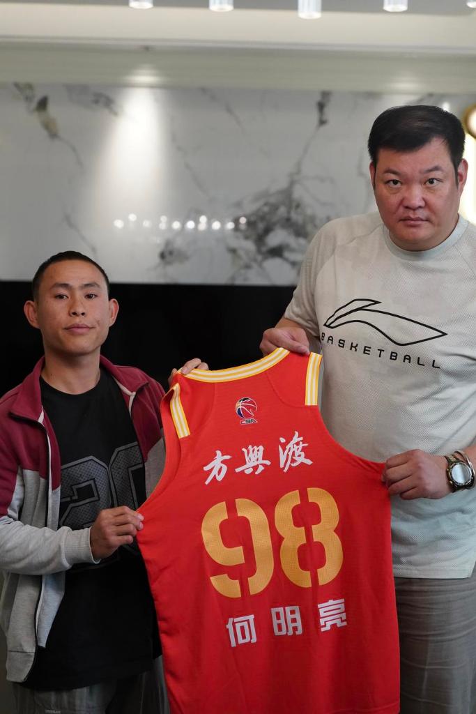 Feature: The No. 98 CBA jersey shines bright with unwavering basketball dream-Xinhua