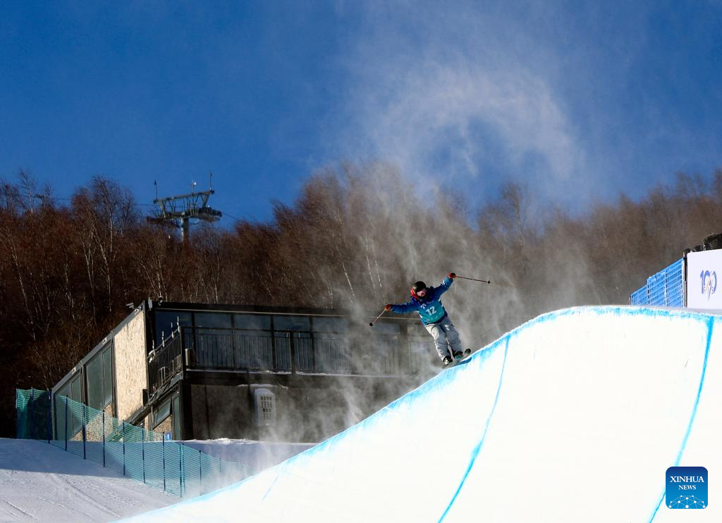 In pics: women's halfpipe qualification at FIS Freeski World Cup 2025 ...