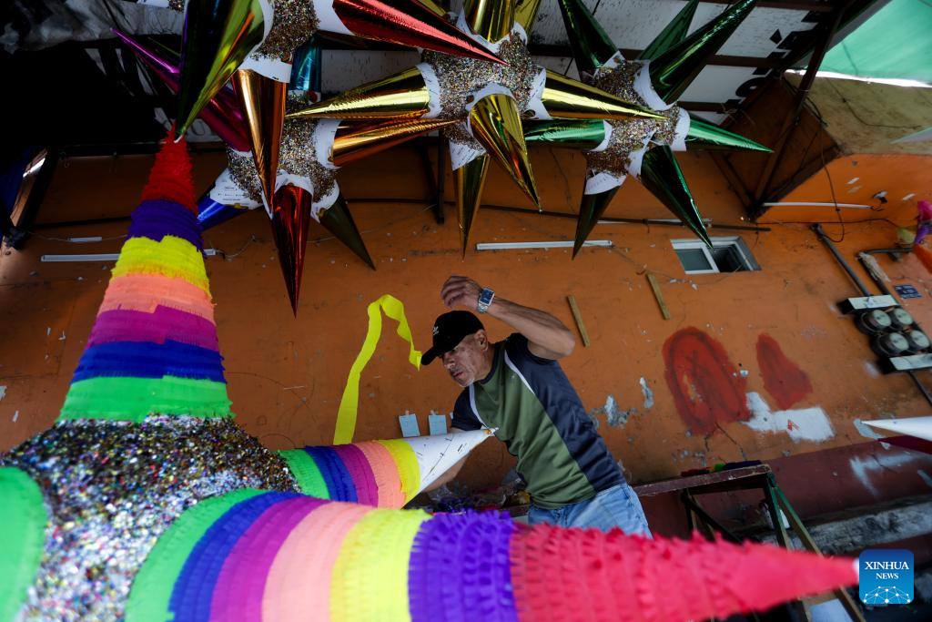 People make Pinata for celebrations in Mexico-Xinhua