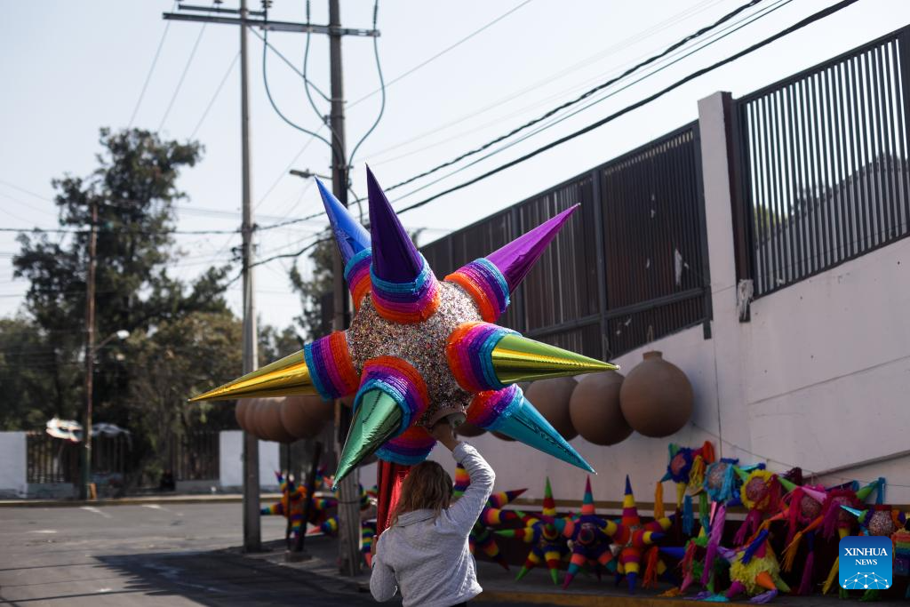 People make Pinata for celebrations in Mexico-Xinhua