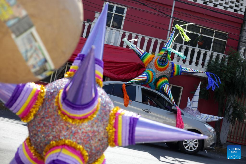 People make Pinata for celebrations in Mexico-Xinhua
