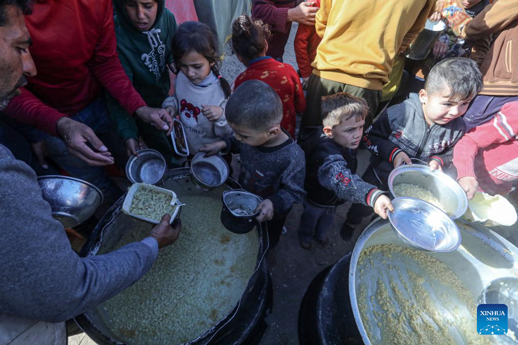 Palestinians receive free food from food distribution center in Gaza ...