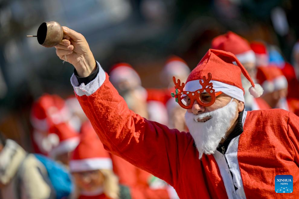 Traditional Santa race held in Skopje, North Macedonia-Xinhua